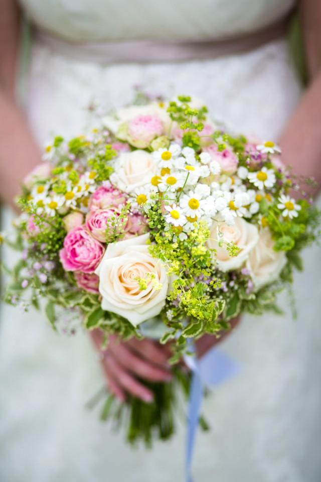 A Pretty Pink & Floral Wedding - Weddbook